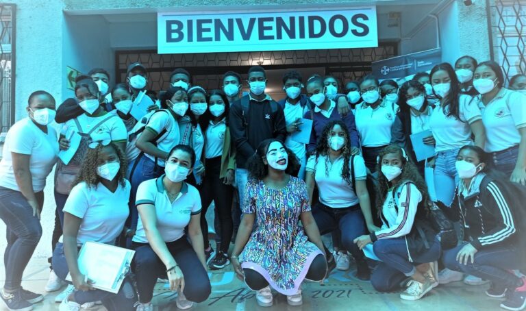 ESTUDIANTES DE DISTINTAS UNIDADES EDUCATIVAS VINIERON A LA PUCESE A ...