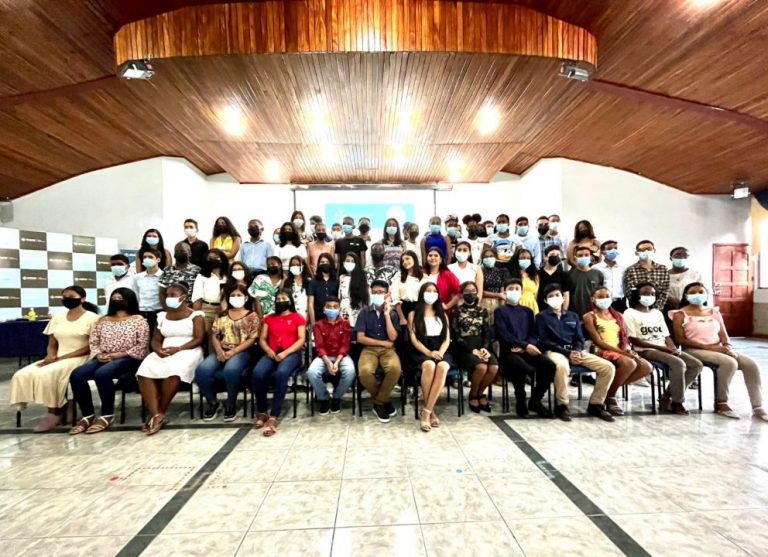 IV edición del programa de becas de inglés “College Horizons” se ...