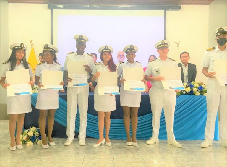 PUCESE PREMIÓ A ABANDERADOS Y ESCOLTAS DE LA PROVINCIA CON BECAS PARA ...